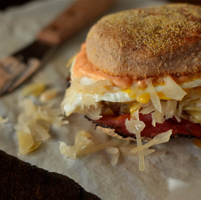 Breakfast Reuben Sandwiches with Pumpernickel English Muffins ...